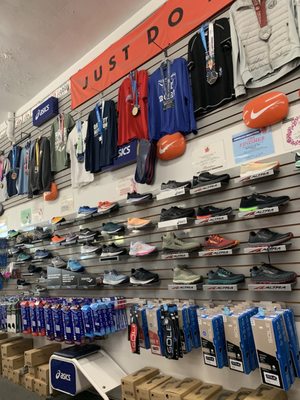 RUNNER’S HI - 68 Photos & 124 Reviews - 98-390 Kamehameha Hwy, Aiea ...