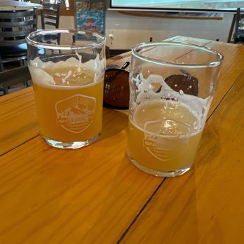 SNOWPACK TAPROOM & PIZZERIA - Updated December 2025 - 153 Photos & 211 Reviews - 27175 Main St ...