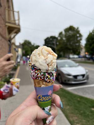 COWS - Updated December 2025 - 263 Photos & 132 Reviews - 44 Queen ...