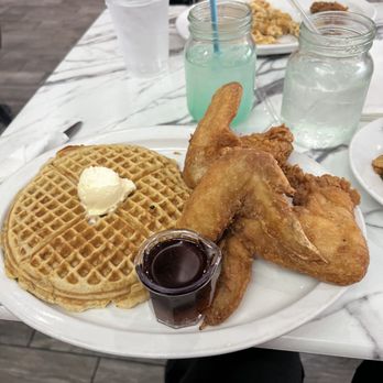 KUZZOS CHICKEN & WAFFLES - Updated December 2025 - 703 Photos & 838 ...