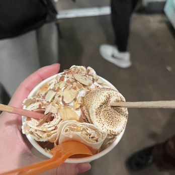 HOLY ROLY ICE CREAM - Updated May 2025 - 1012 Photos & 676 Reviews ...