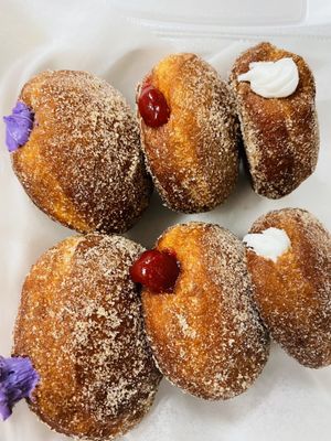 ROBIN’S SNOWFLAKE DONUTS & CAFE - Updated December 2024 - 621 Photos ...