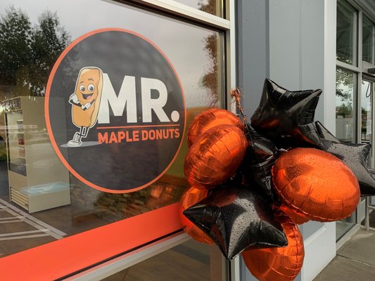 MR MAPLE DONUTS - Updated October 2024 - 25 Photos & 21 Reviews - 11717 ...