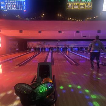 PINZ BOWLING KITCHEN + BAR - Updated January 2025 - 284 Photos & 816 ...