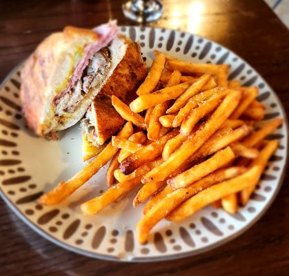 TRAILSIDE TAP - Updated December 2025 - 119 Photos & 124 Reviews - 710 ...