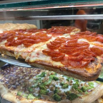 KORONET PIZZA - Updated September 2025 - 395 Photos & 716 Reviews ...