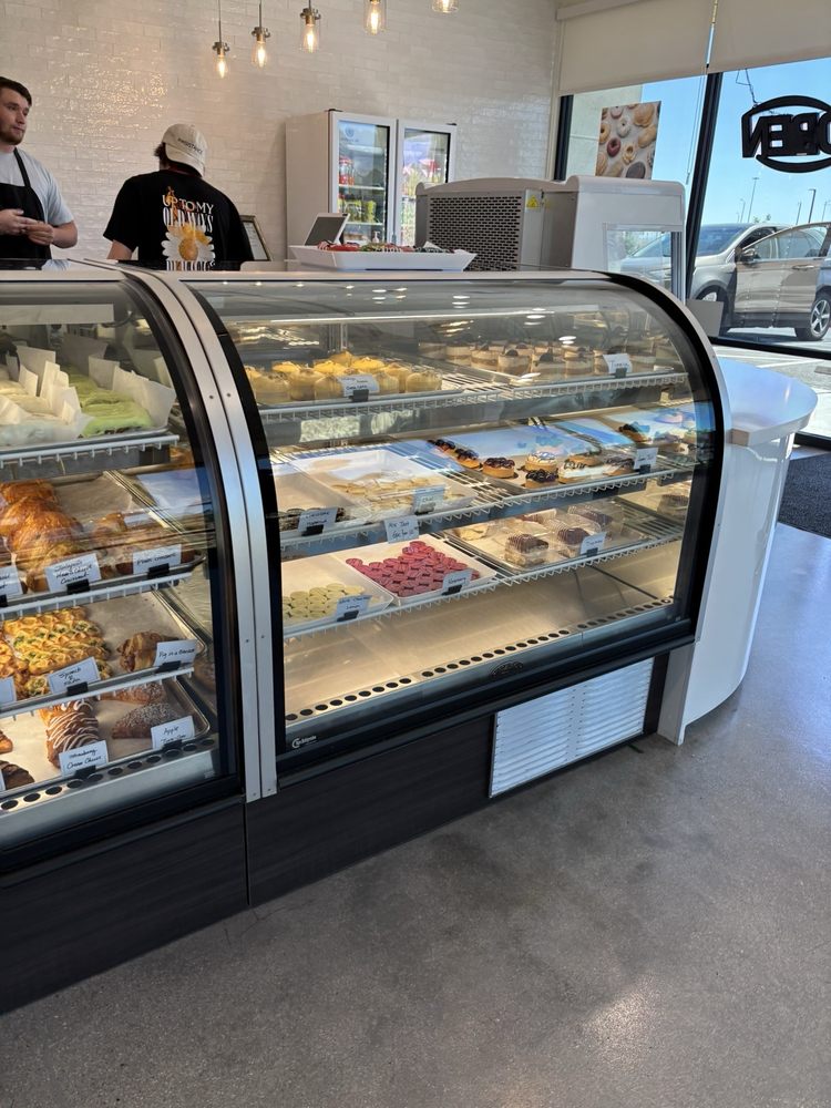 DEE’S DONUTS & PASTRY - Updated January 2026 - 61 Photos & 58 Reviews ...