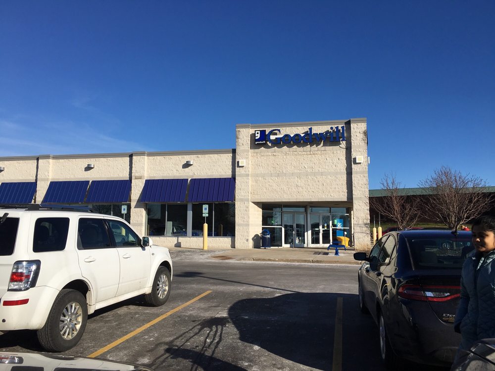 GOODWILL STORE & DONATION CENTER - Updated December 2025 - 3131 S Oakes ...