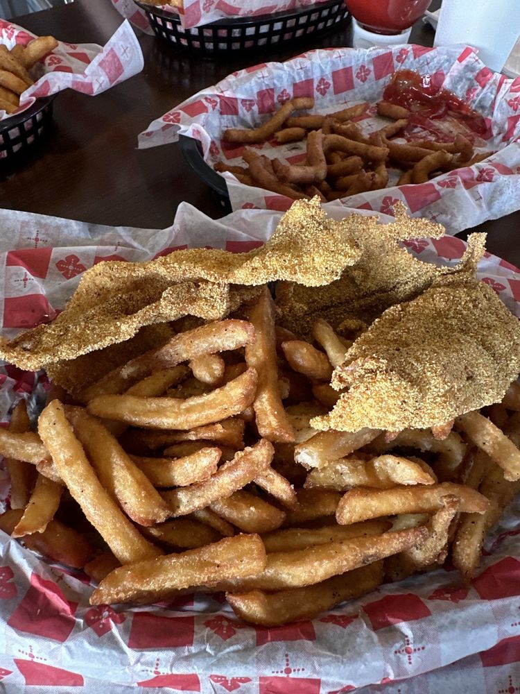 DAT CATFISH PLACE - Updated April 2024 - 2405 Arkansas Rd, West Monroe ...