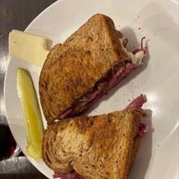 BAUMGARTNER’S CHEESE STORE & TAVERN - Updated January 2026 - 250 Photos ...