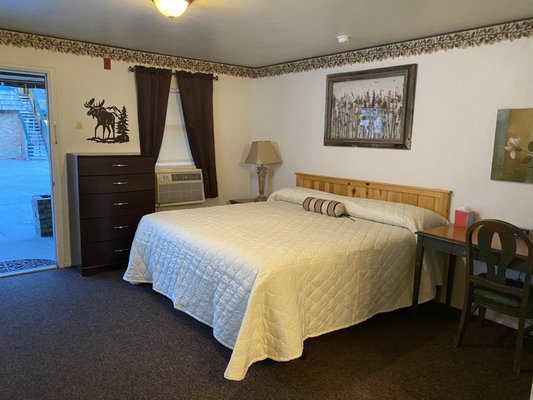 RUSTIC INN MOTEL - Updated May 2025 - 77 Photos & 42 Reviews - 1555 ...