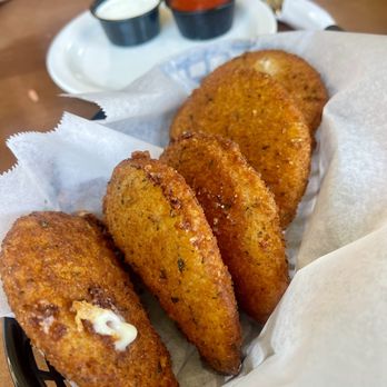 HOOLIGANS BAR AND BISTRO - Updated April 2025 - 30 Photos & 21 Reviews ...