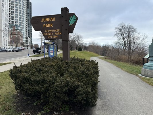 JUNEAU PARK - Updated December 2025 - 50 Photos - 900 N Prospect Av, Milwaukee, Wisconsin ...