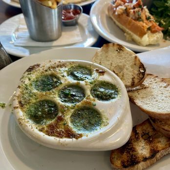 PETITE LEFT BANK - TIBURON - Updated March 2025 - 228 Photos & 125 ...