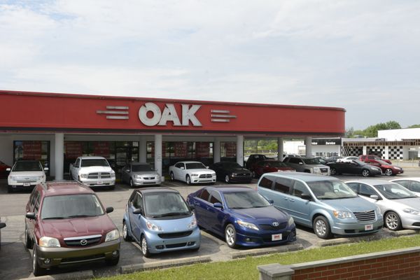 OAK MOTORS - Updated January 2026 - 47 Photos & 26 Reviews - 5075 W ...