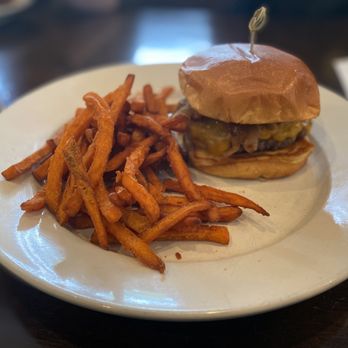 MILTON TAVERN - Updated January 2026 - 82 Photos & 107 Reviews - 13800 ...