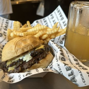 THE DALEY - Updated July 2025 - 988 Photos & 660 Reviews - 1110 Nuuanu ...