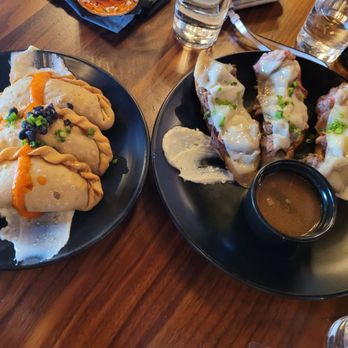 UNIT B EATERY + SPIRITS - Updated August 2024 - 462 Photos & 184 ...