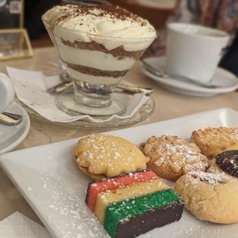 FERRARA BAKERY & CAFE - Updated May 2024 - 3058 Photos & 1853 Reviews ...