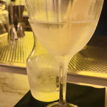 BISOUS - Updated March 2024 - 34 Photos & 11 Reviews - 938 W Fulton ...