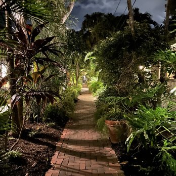 SIMONTON COURT HISTORIC INN & COTTAGES - Updated July 2024 - 156 Photos ...