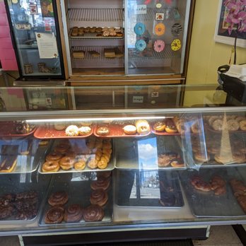 CAROL LEE DONUT SHOP - Updated December 2025 - 34 Photos & 77 Reviews ...