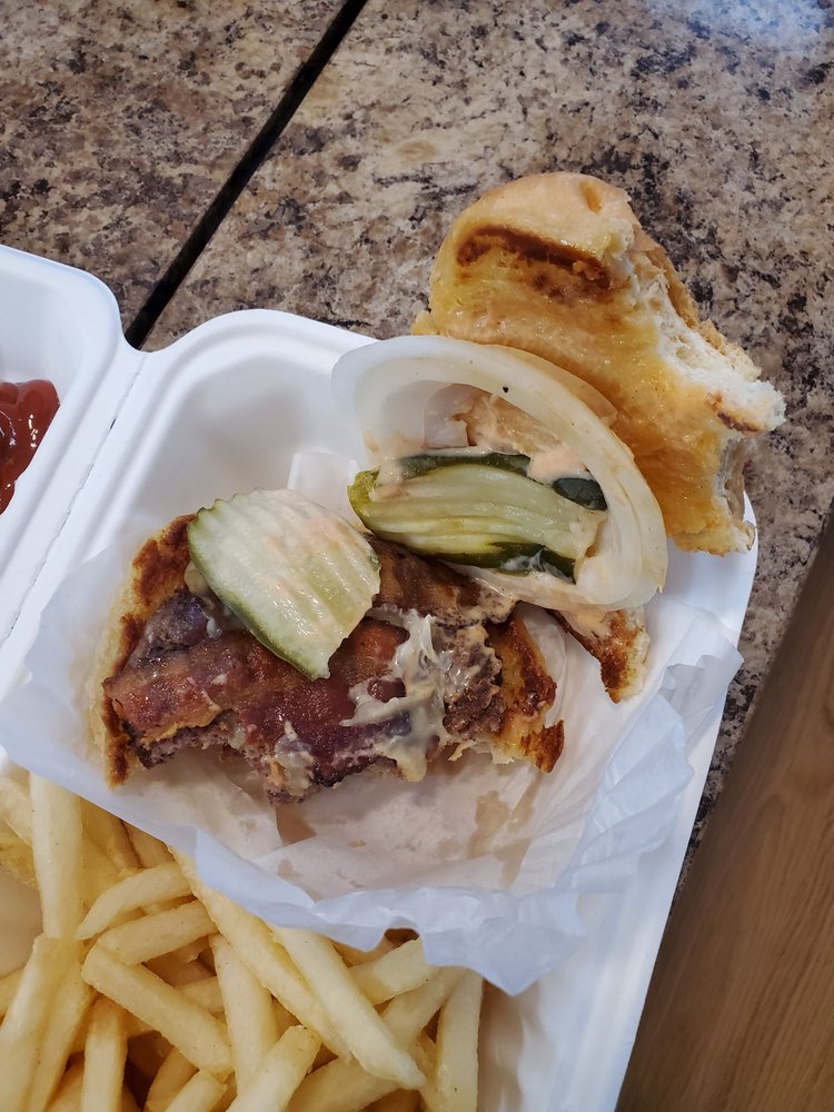 BOGEY’S BURGERS - Open for Business - 45 Photos & 138 Reviews - 655 NW ...