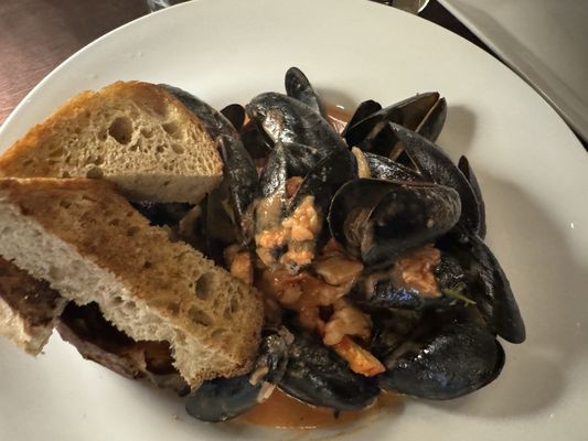 JAMES & MAIN - Updated May 2025 - 54 Photos & 37 Reviews - 1 Main St ...