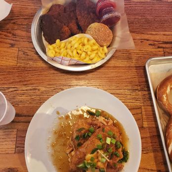 THE HOWLIN BIRD - Updated March 2025 - 197 Photos & 117 Reviews - 123 S ...