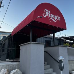 ROYCE - Updated October 2025 - 435 Photos & 298 Reviews - 115 Ridge St ...