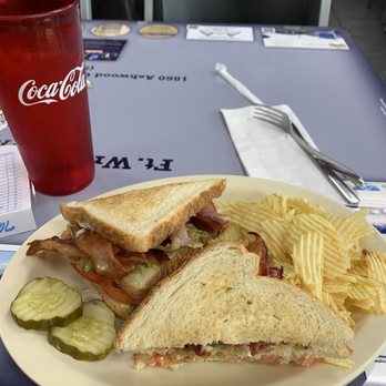 FT WRIGHT FAMILY RESTAURANT - Updated June 2024 - 118 Photos & 122 ...