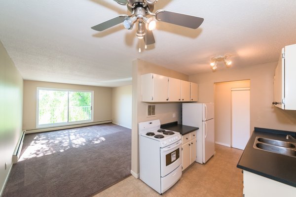 VARSITY SQUARE APARTMENTS - Updated May 2026 - 14 Photos - 4515 Varsity ...