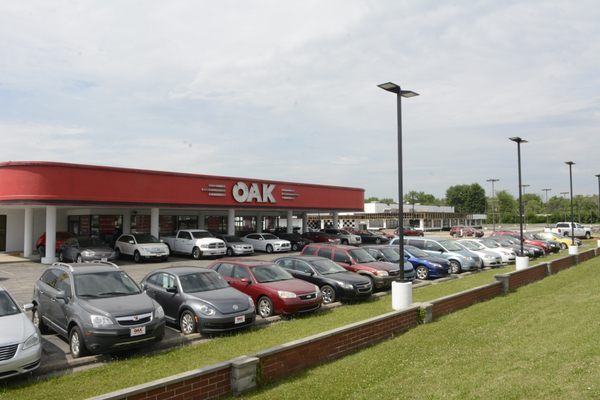 OAK MOTORS - Updated January 2026 - 47 Photos & 26 Reviews - 5075 W ...