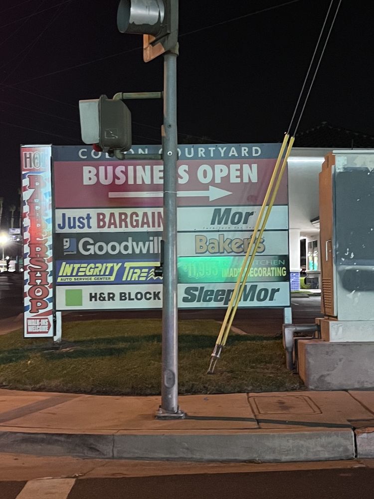 COLTON COURTYARD - Updated December 2025 - 17 Photos - 1200 E ...