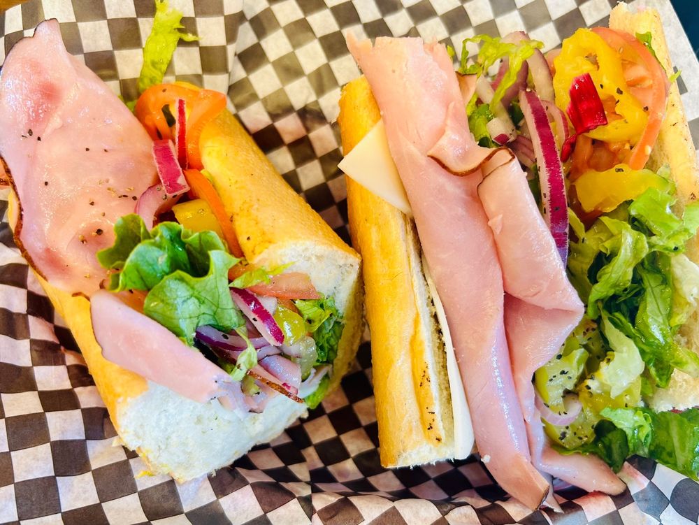 HILLTOP DELI SEDONA - Updated September 2025 - 306 Photos & 389 Reviews ...