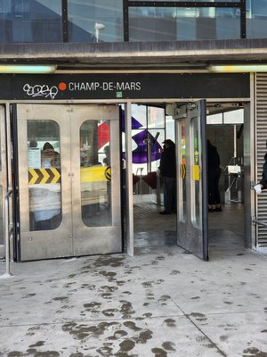 METRO CHAMPS-DE-MARS - Updated December 2025 - 940 Rue Sanguinet ...