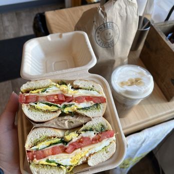 CURBSIDE ON THE RUN - Updated August 2024 - 118 Photos & 166 Reviews ...