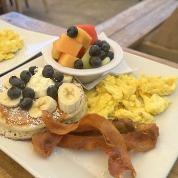 VEES CAFE - W ADAMS - Updated May 2025 - 904 Photos & 974 Reviews ...