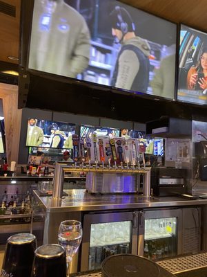 PLUCKERS WING BAR - CITYVIEW - Updated January 2025 - 116 Photos & 189 ...
