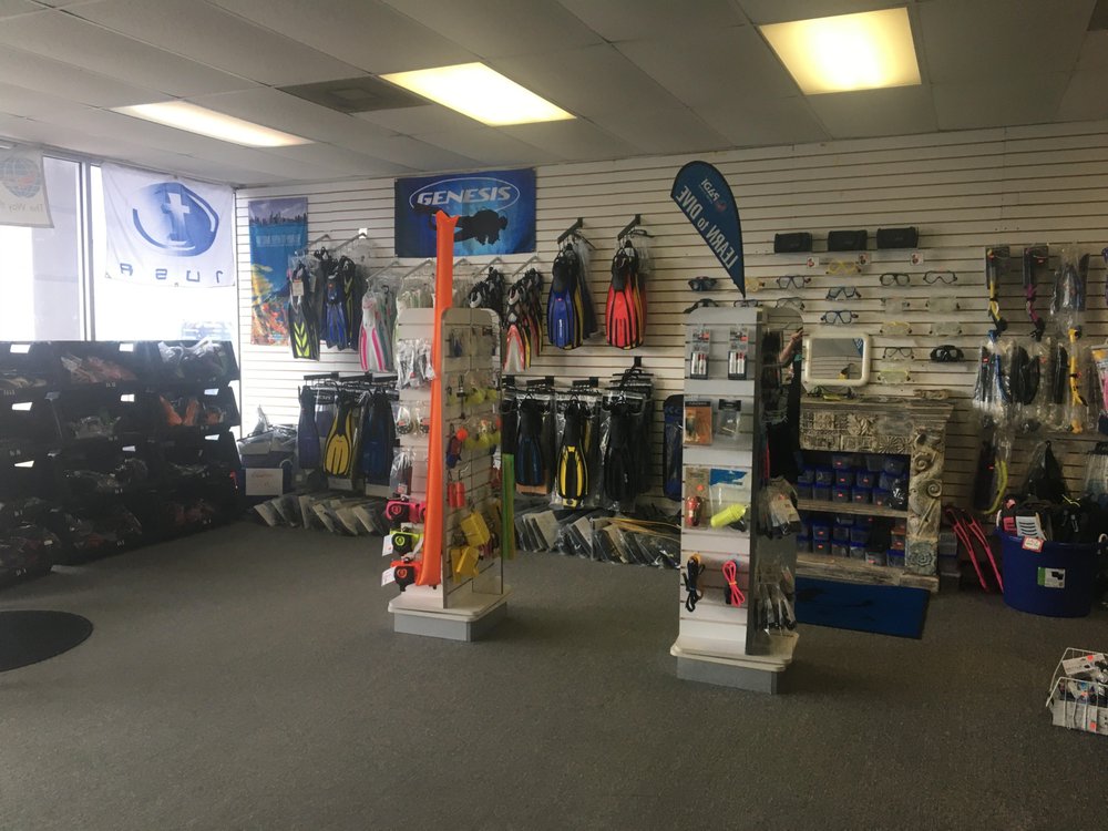 DIVERS DOWN UNDERWATER ADVENTURES - Updated July 2025 - 100 E Nasa Pkwy ...