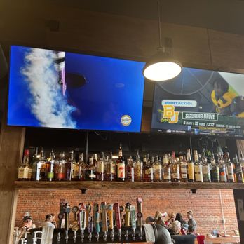 THE DISTRICT KITCHEN AND SALOON - Updated June 2025 - 23 Photos & 33 Reviews - 367 E Bennett Ave ...