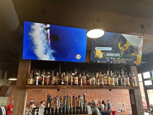 THE DISTRICT KITCHEN AND SALOON - Updated March 2025 - 22 Photos & 27 Reviews - 367 E Bennett ...