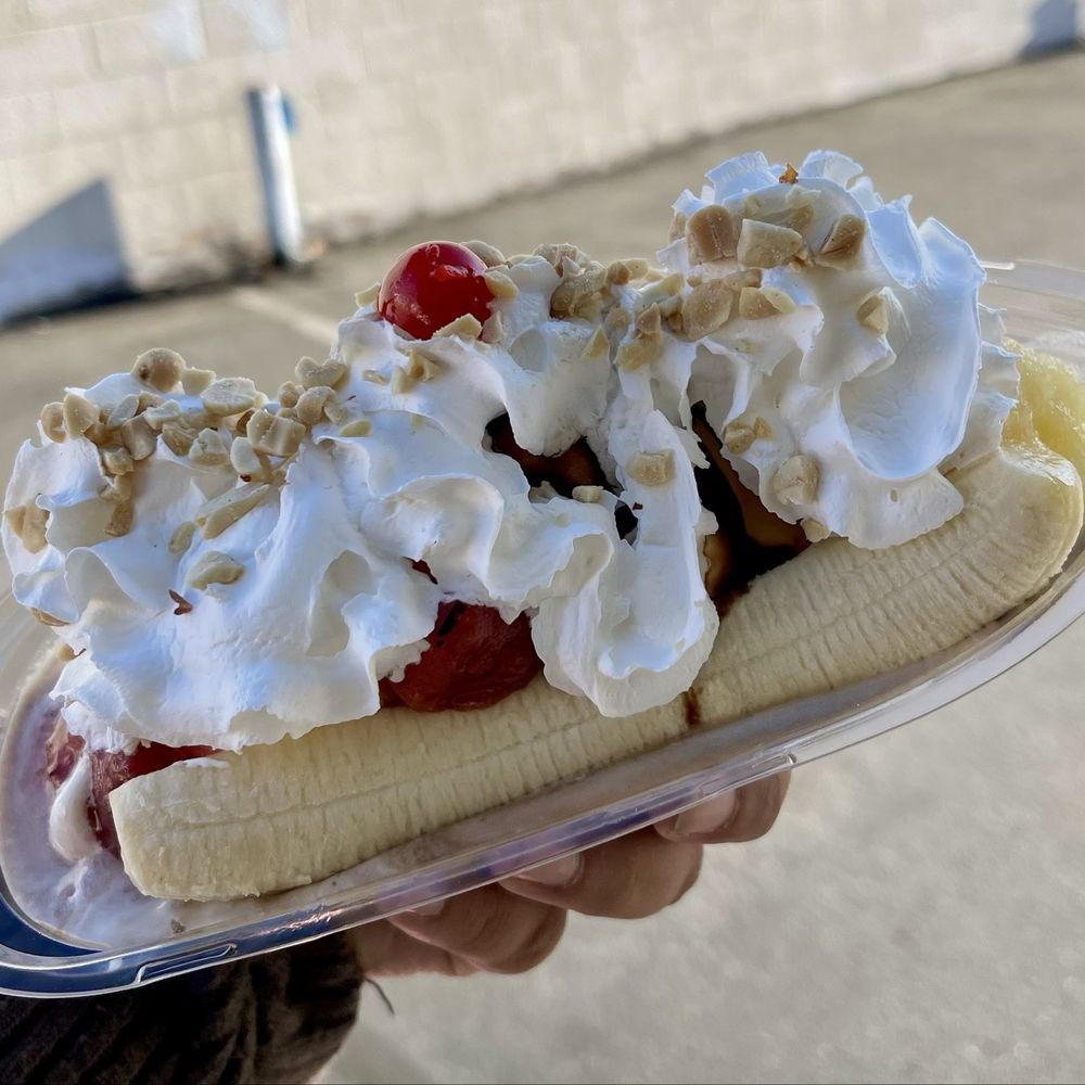 Ice cream sundae near me store