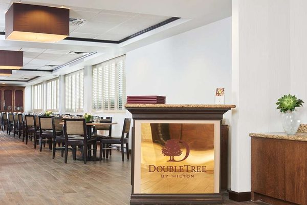 DOUBLETREE BY HILTON HOTEL DALLAS - MARKET CENTER - 199 Photos & 154 ...