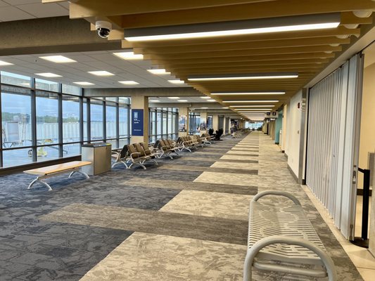 EVANSVILLE REGIONAL AIRPORT - EVV - Updated April 2026 - 55 Photos & 62 ...