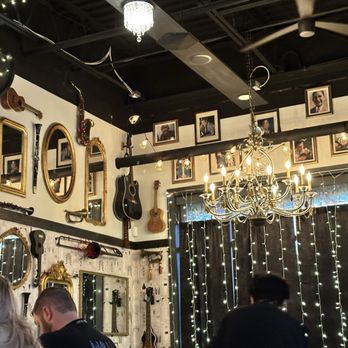 302 THE LOCAL - Updated June 2025 - 104 Photos & 28 Reviews - 19819 ...