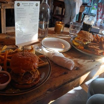 FIDDLESTICKS PUB - Updated December 2025 - 344 Photos & 477 Reviews ...