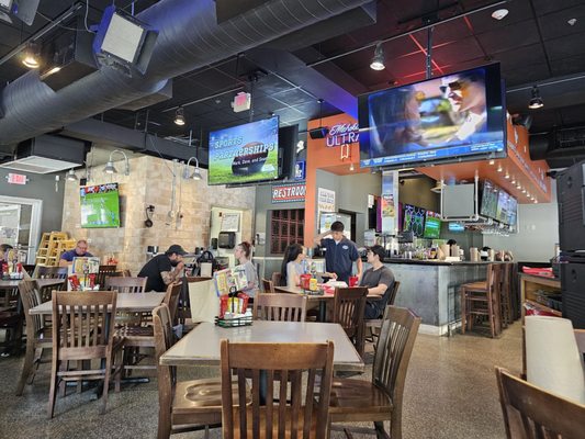 PLUCKERS WING BAR - RIO GRANDE - Updated April 2025 - 264 Photos & 561 ...