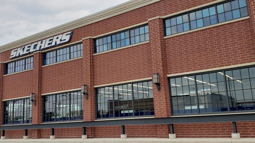 SKECHERS WAREHOUSE OUTLET - Updated June 2025 - 1740 Miller Park Way ...