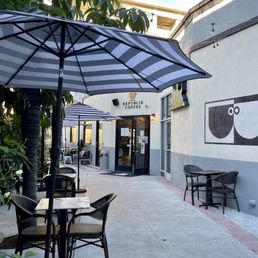 REPUBLIK COFFEE BURBANK - Updated December 2025 - 980 Photos & 881 ...